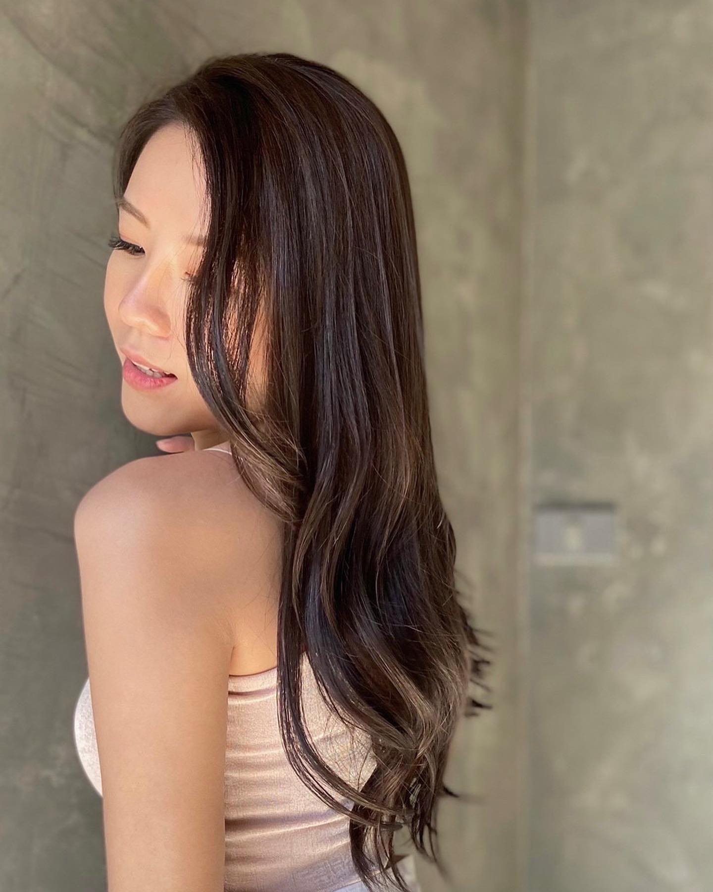 Ash Greige 【BELL otonagami】｜バンコクの美容院専門サイト｜ビューティーバンコク